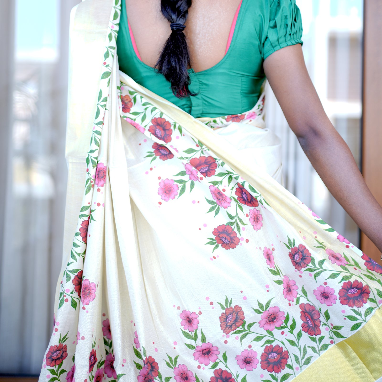 Charismatic Camellia – Noolaadai